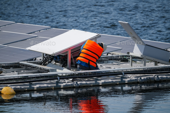 Floating solar photovoltaic panels at sustainable electrical power ...