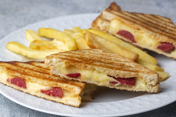 Turkish toast, mixed toast with cheddar cheese, sausage and ham, with ...