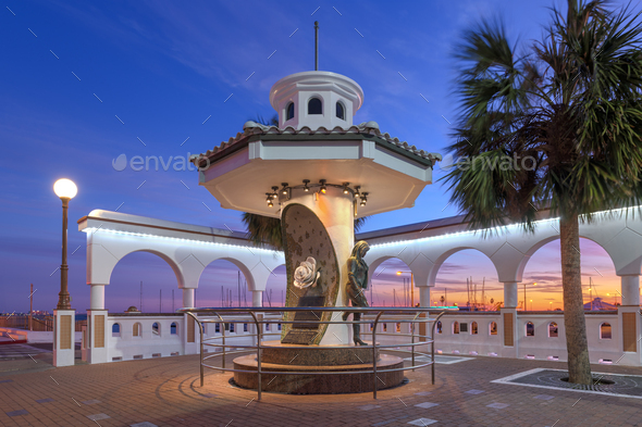 The Mirador de la Flor Selena Monument Stock Photo by SeanPavone ...