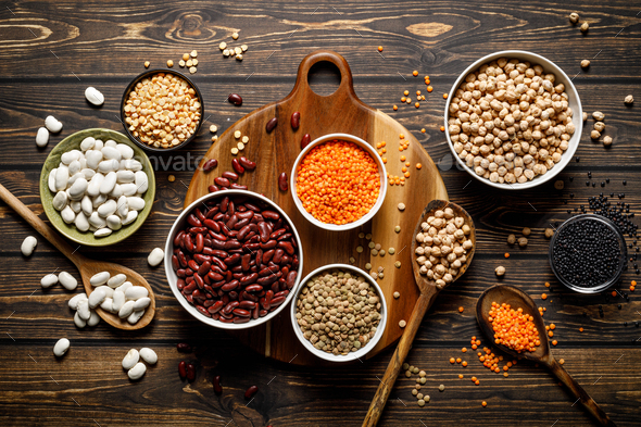 Various types of legumes, beans, lentils, chickpeas and peas, top view ...