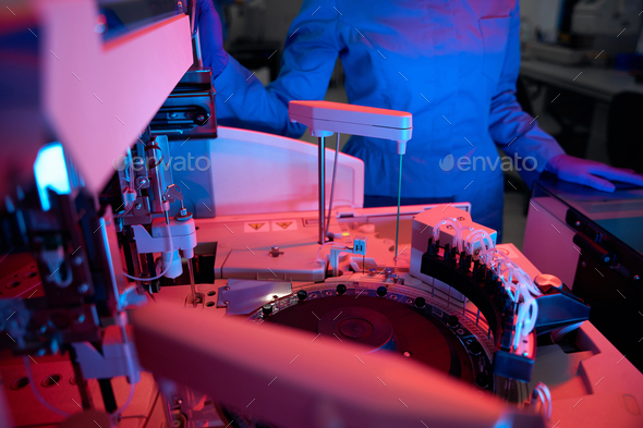 Laboratory employee uses machine for automatic isolation of nucleic ...
