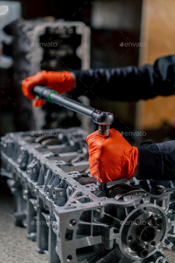 service station in the hands of master a device for tightening bolts ...