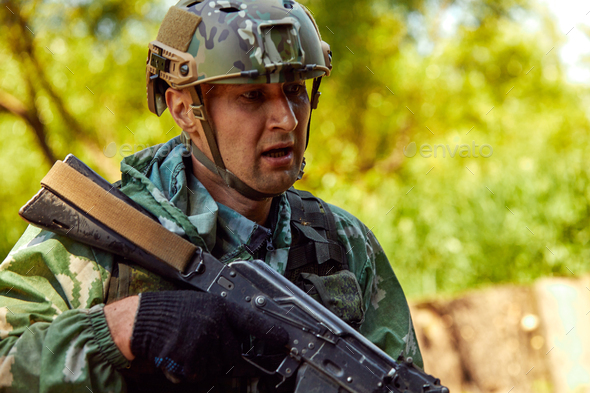 Full military experience - One day commando - running through the water ...