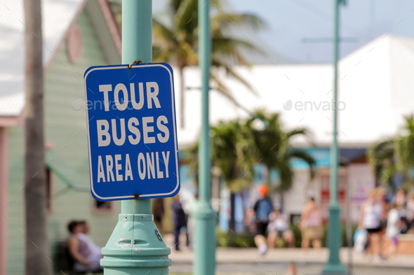 Sign indicating tour bus parking in a tropical tourist spot Stock Photo ...