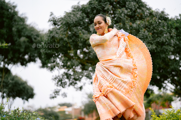 Young woman dancing peruvian marinera in traditional dress Stock Photo ...