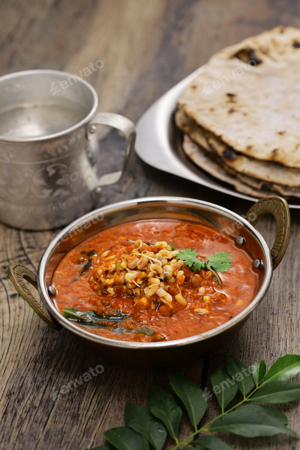 Matki usal (sprouted moth bean curry), Indian Maharashtrian cuisine ...