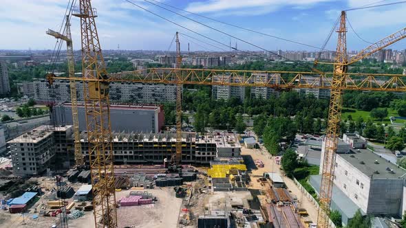 Cranes with hoist rope or wire ropes, slewing unit, operating cabin ...