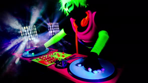 glow uv dj party music fluorescent woman disco ultra violet, Stock Footage