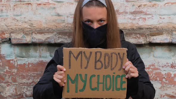 Young woman protester holds cardboard MY BODY MY CHOICE sign Girl ...