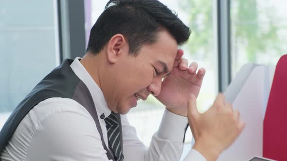 Sickness syndrome in office, Asian business man working on computer has ...