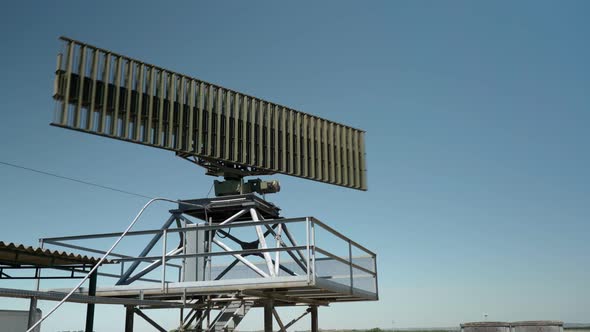 Military Rotating Radar for Airline Tracking and Traffic Movement ...