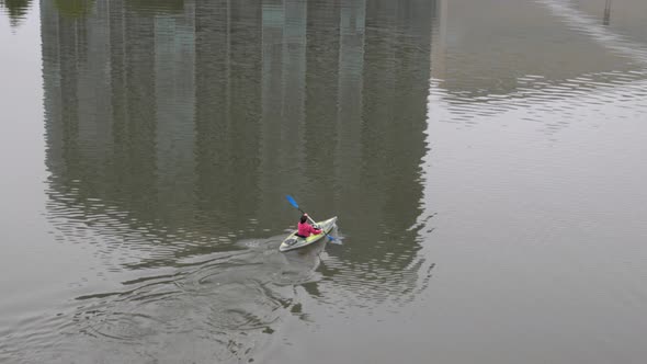 Kayaking in downtown Columbus, Ohio on the Scioto River on a misty day ...
