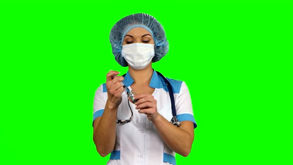 Healthcare and Medicine: Nurse Using a Syringe on Green Screen, Stock ...