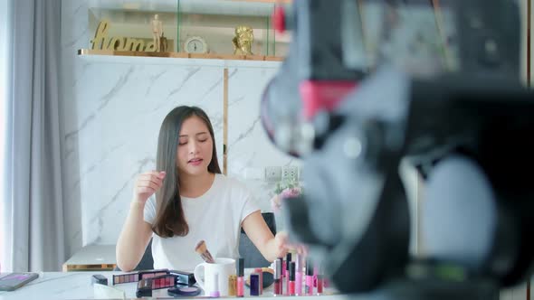 Portrait of young asian Fashion blogger woman review product,, Stock ...