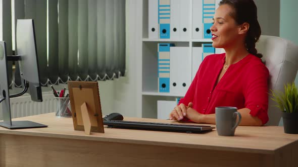 Lady Explaining During Webinar, Stock Footage | VideoHive