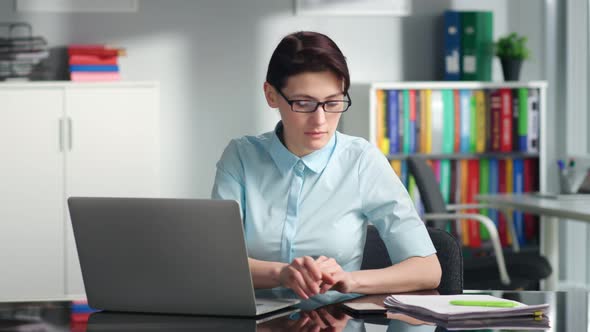 Banker Type on Laptop and Receive Good Email on Smartphone, Stock Footage