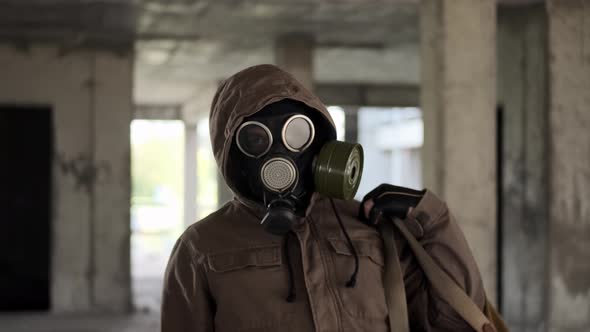 Man Wearing Gas Mask and Postapocalyptic Old Scruffy Clothes in ...