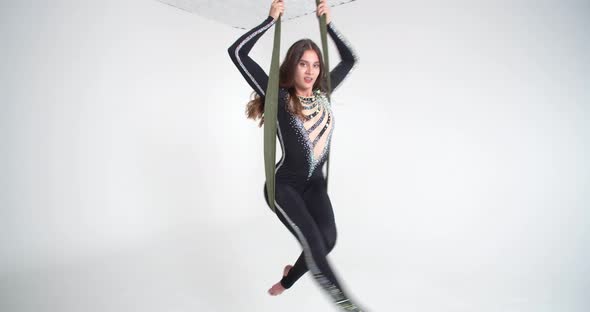 Pretty Woman is Sitting on the Strings and Spinning Aerial Silks ...