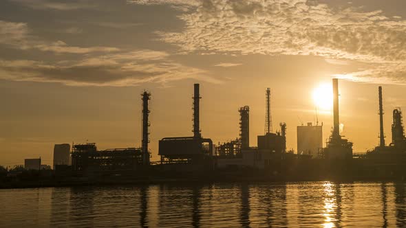 4k timelapse of 4k Oil refinery petrochemical plant timelapse at ...