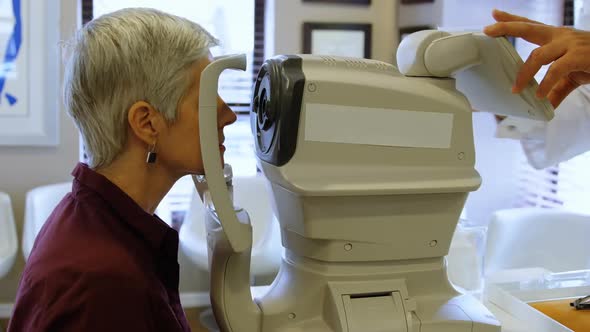 Optometrist examining patient eyes with autorefractors 4k, Stock Footage