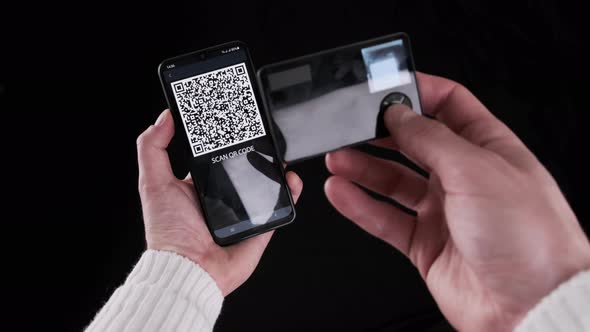Using Portable Cold Crypto Wallet to Scan QR Code on Smartphone for ...