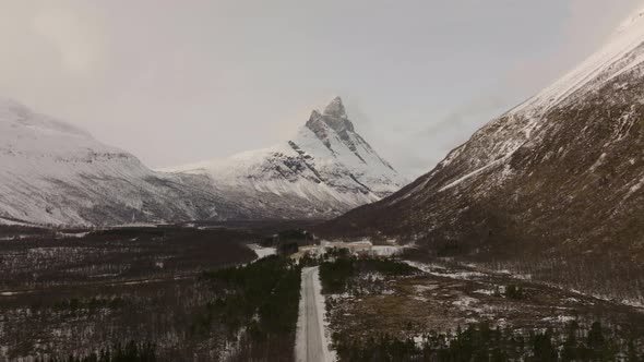 Signaldalen Valley During Winter In Northern Norway, Otertinden ...