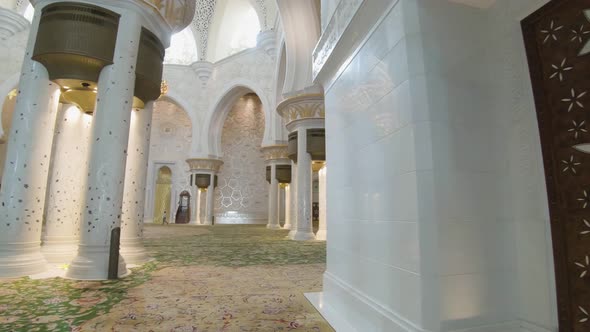 Gorgeous carpet and interior design at Sheikh Zayed Grand Mosque, UAE ...