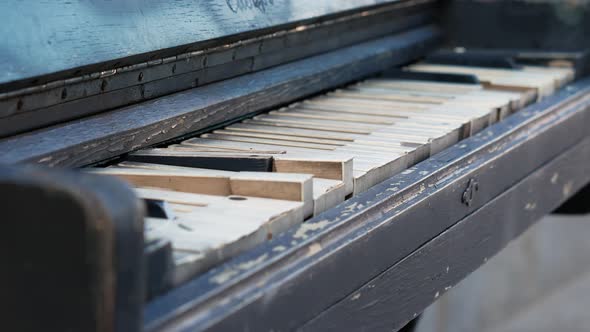 Old Rusty Piano Outdoors Close Up. Overview of a Keyboard of an Old ...
