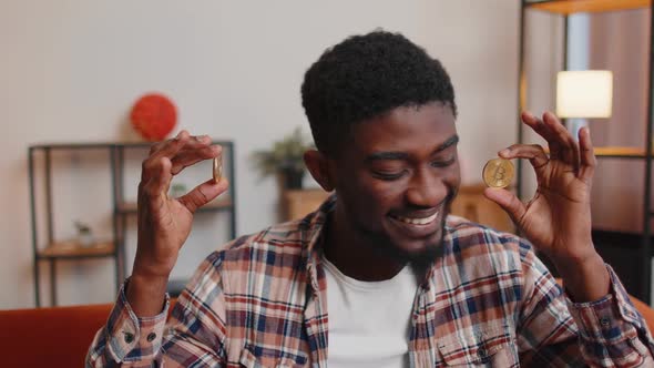 Guy Stock Trader Earning Bitcoins After Online Monitoring Trading ...