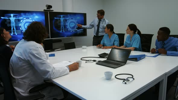 Senior doctor giving presentation to team of interim doctors, Stock Footage