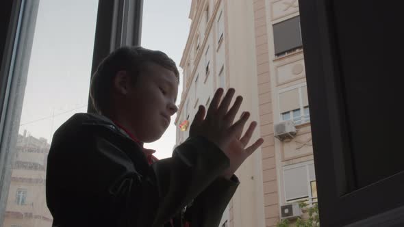 Everyday applause for health workers during Covid-19 lockdown, Stock ...