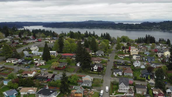 Waterfront Houses By The Sinclair Inlet In Bremerton, Washington. wide ...