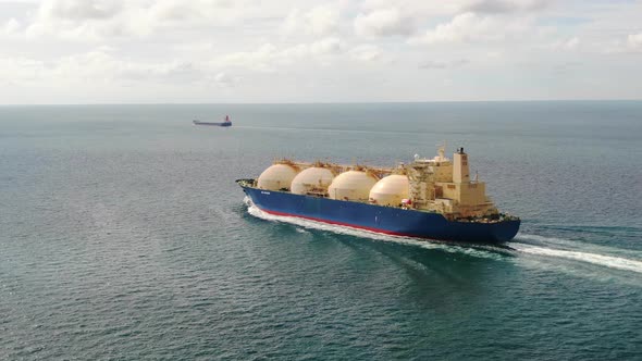 Liquefied natural gas tank in the open ocean, Transportation of ...